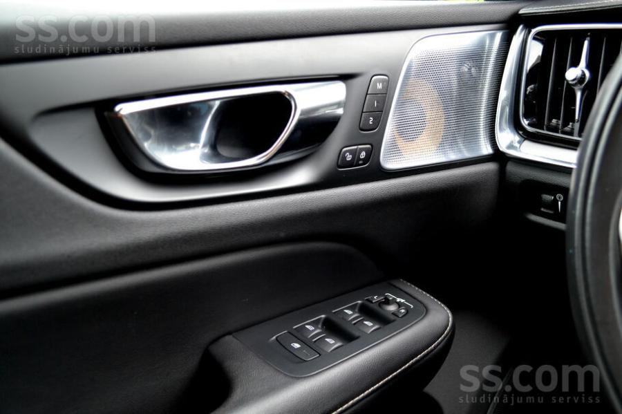 Black Volvo V60 2019 in Tukums, with an engine capacity of 2.00 L and mileage of 285 thousand km for 19990 €, photo 27 on AUTOMOTO.COM.LV