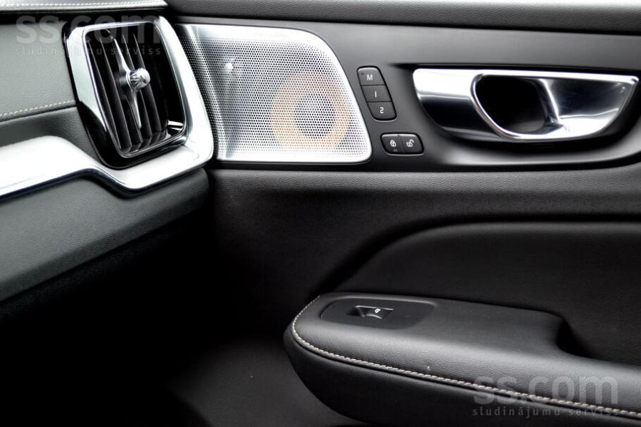 Black Volvo V60 2019 in Tukums, with an engine capacity of 2.00 L and mileage of 285 thousand km for 19990 €, photo 28 on AUTOMOTO.COM.LV