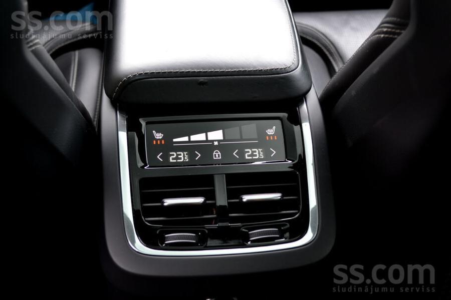 Black Volvo V60 2019 in Tukums, with an engine capacity of 2.00 L and mileage of 285 thousand km for 19990 €, photo 33 on AUTOMOTO.COM.LV