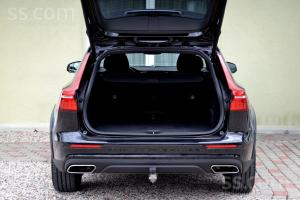 Black Volvo V60 2019 in Tukums, with an engine capacity of 2.00 L and mileage of 285 thousand km for 19990 €, photo 34 on AUTOMOTO.COM.LV