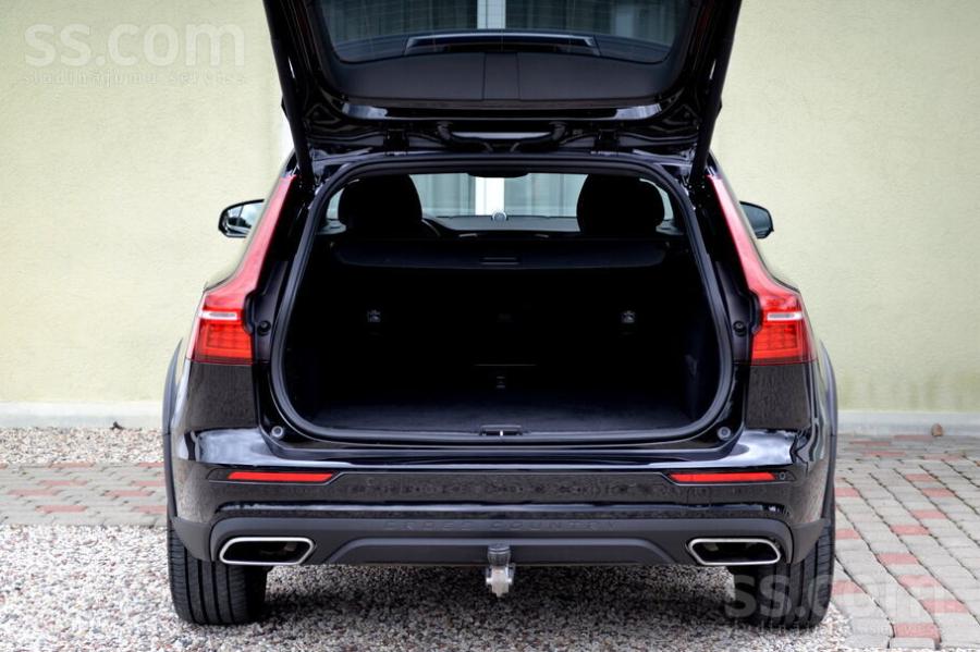 Black Volvo V60 2019 in Tukums, with an engine capacity of 2.00 L and mileage of 285 thousand km for 19990 €, photo 34 on AUTOMOTO.COM.LV