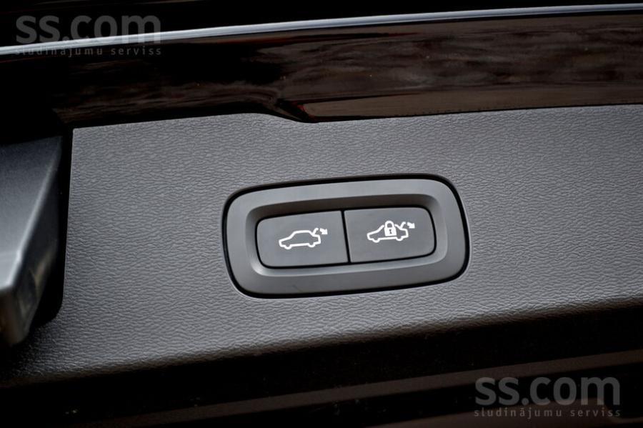 Black Volvo V60 2019 in Tukums, with an engine capacity of 2.00 L and mileage of 285 thousand km for 19990 €, photo 35 on AUTOMOTO.COM.LV