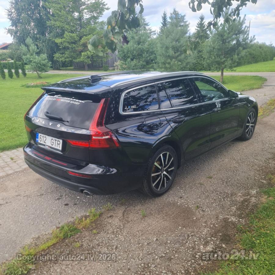 Melns Volvo V60 2019 Jegeva, ar dzinēja tilpumu 2.00 L un nobraukumu 243 tūkst. km par 16999 €, foto 4 vietnē AUTOMOTO.COM.LV