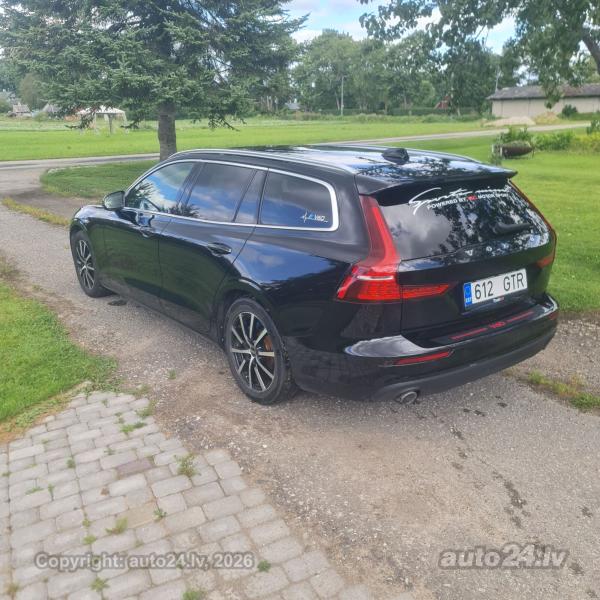 Black Volvo V60 2019 in Jogeva, with an engine capacity of 2.00 L and mileage of 243 thousand km for 16999 €, photo 4 on AUTOMOTO.COM.LV