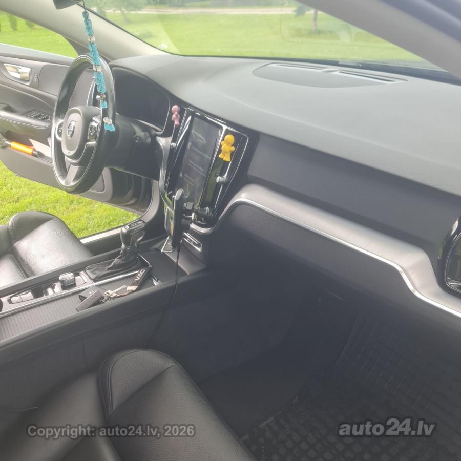 Melns Volvo V60 2019 Jegeva, ar dzinēja tilpumu 2.00 L un nobraukumu 243 tūkst. km par 16999 €, foto 8 vietnē AUTOMOTO.COM.LV