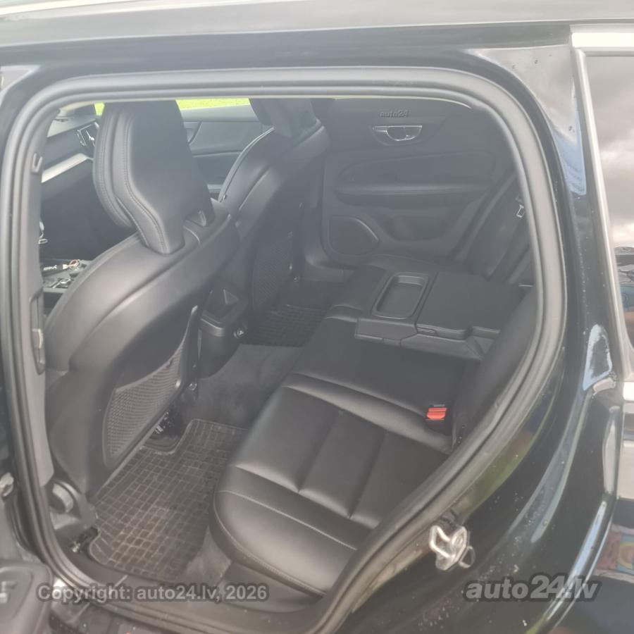 Melns Volvo V60 2019 Jegeva, ar dzinēja tilpumu 2.00 L un nobraukumu 243 tūkst. km par 16999 €, foto 9 vietnē AUTOMOTO.COM.LV
