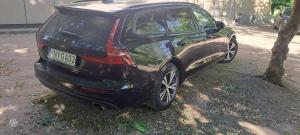 Black Volvo V60 2019 in Klaipeda, with an engine capacity of 1.97 L and mileage of 223 thousand km for 10700 €, photo 4 on AUTOMOTO.COM.LV