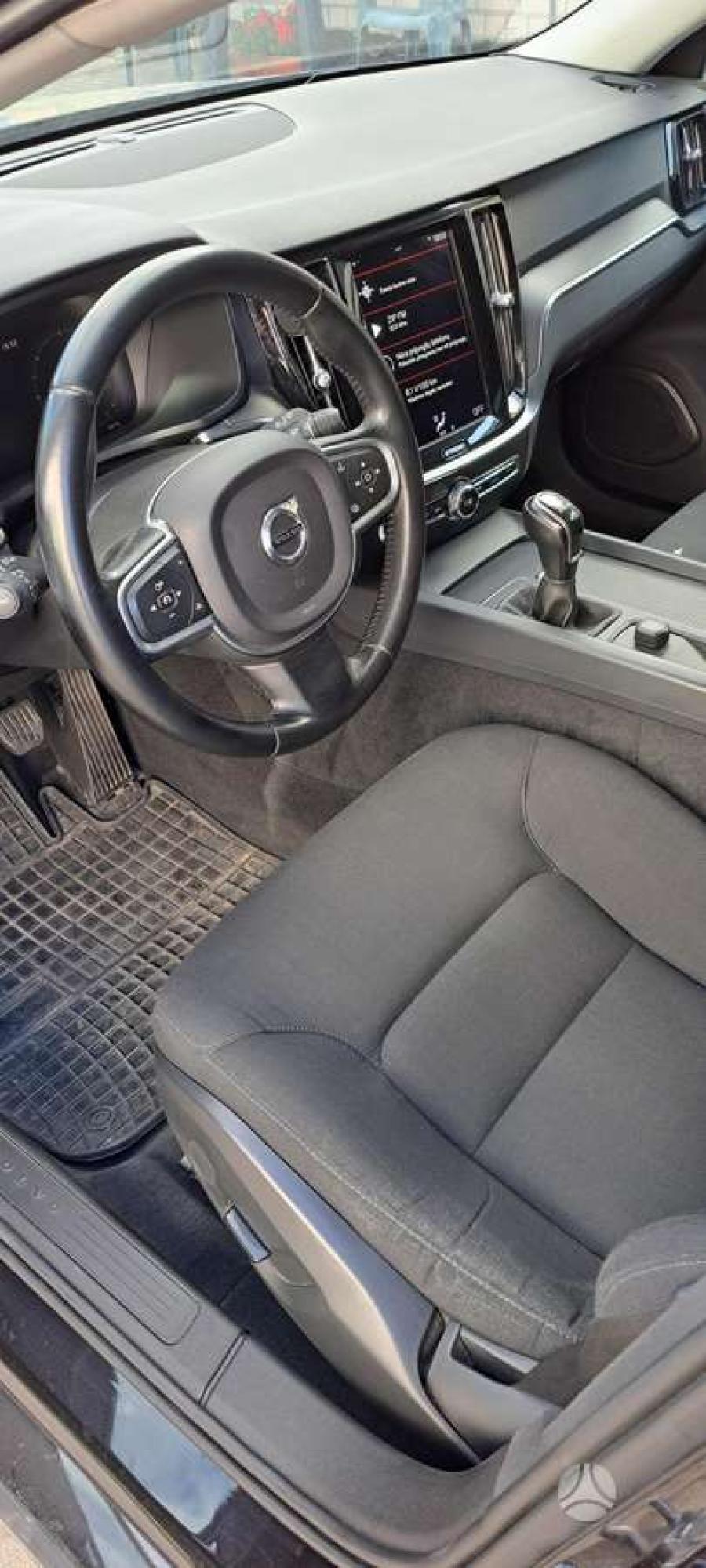 Black Volvo V60 2019 in Klaipeda, with an engine capacity of 1.97 L and mileage of 223 thousand km for 10700 €, photo 6 on AUTOMOTO.COM.LV