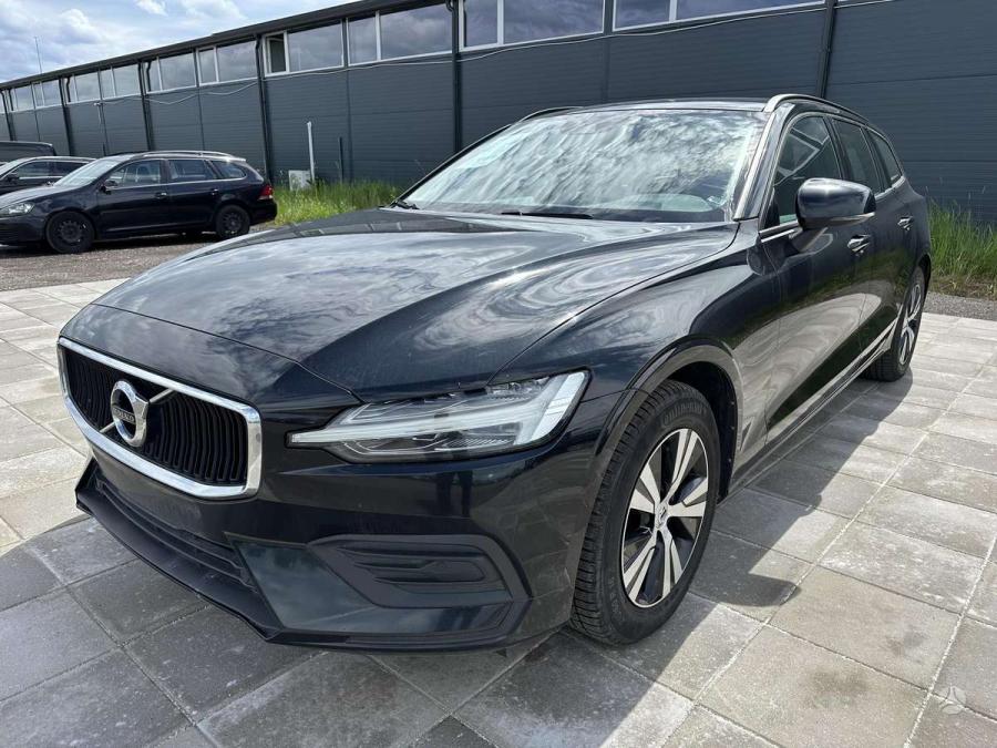 Black Volvo V60 2019 in Kaunas, with an engine capacity of 1.97 L and mileage of 303 thousand km for 8800 €, photo 1 on AUTOMOTO.COM.LV