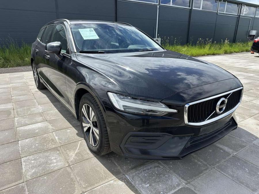 Black Volvo V60 2019 in Kaunas, with an engine capacity of 1.97 L and mileage of 303 thousand km for 8800 €, photo 4 on AUTOMOTO.COM.LV