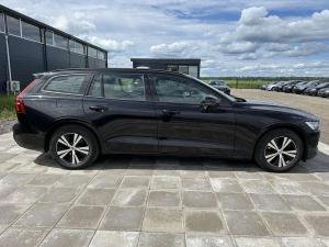 Black Volvo V60 2019 in Kaunas, with an engine capacity of 1.97 L and mileage of 303 thousand km for 8800 €, photo 5 on AUTOMOTO.COM.LV
