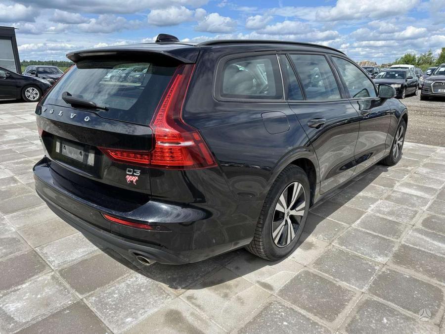 Black Volvo V60 2019 in Kaunas, with an engine capacity of 1.97 L and mileage of 303 thousand km for 8800 €, photo 6 on AUTOMOTO.COM.LV