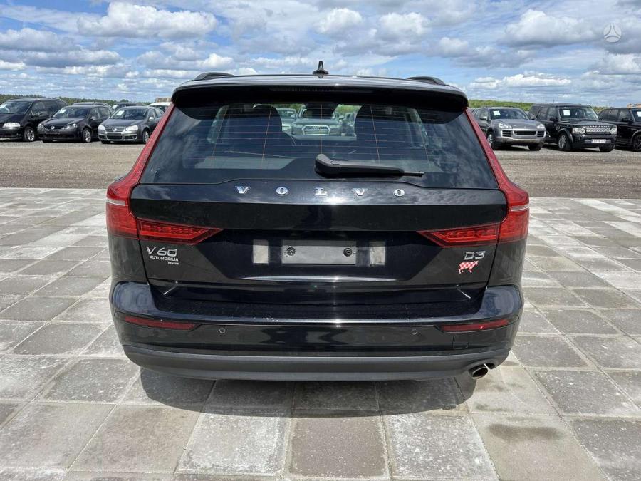 Black Volvo V60 2019 in Kaunas, with an engine capacity of 1.97 L and mileage of 303 thousand km for 8800 €, photo 7 on AUTOMOTO.COM.LV