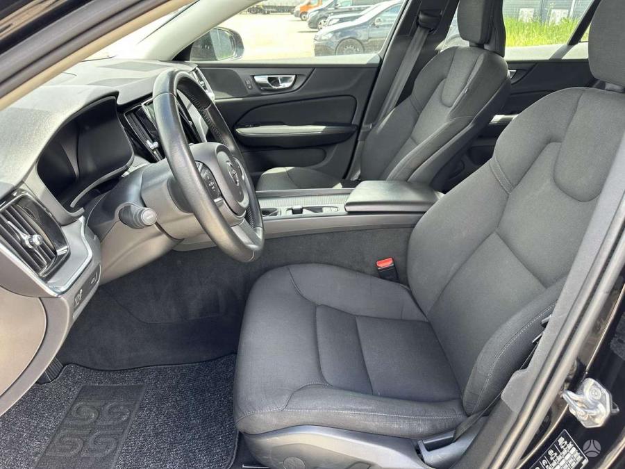 Black Volvo V60 2019 in Kaunas, with an engine capacity of 1.97 L and mileage of 303 thousand km for 8800 €, photo 11 on AUTOMOTO.COM.LV