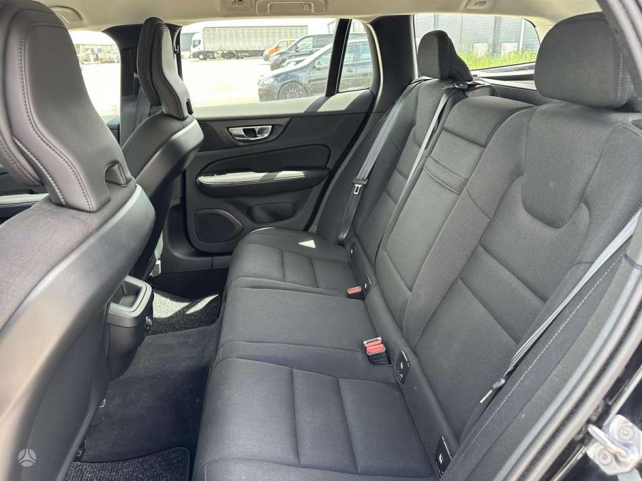 Black Volvo V60 2019 in Kaunas, with an engine capacity of 1.97 L and mileage of 303 thousand km for 8800 €, photo 12 on AUTOMOTO.COM.LV