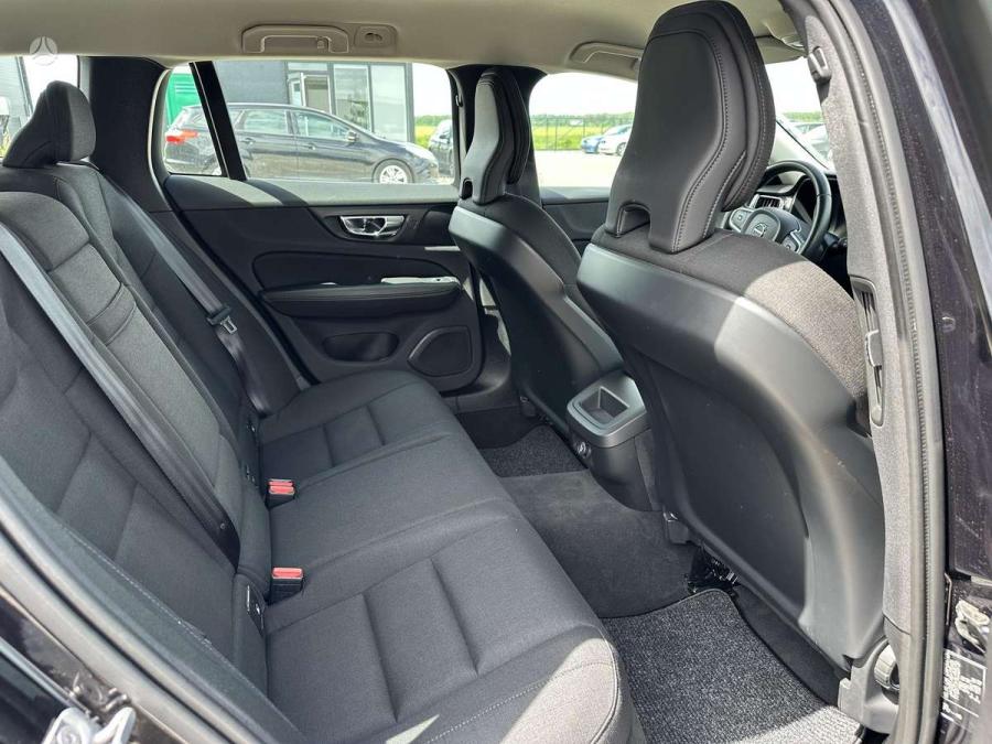 Black Volvo V60 2019 in Kaunas, with an engine capacity of 1.97 L and mileage of 303 thousand km for 8800 €, photo 13 on AUTOMOTO.COM.LV