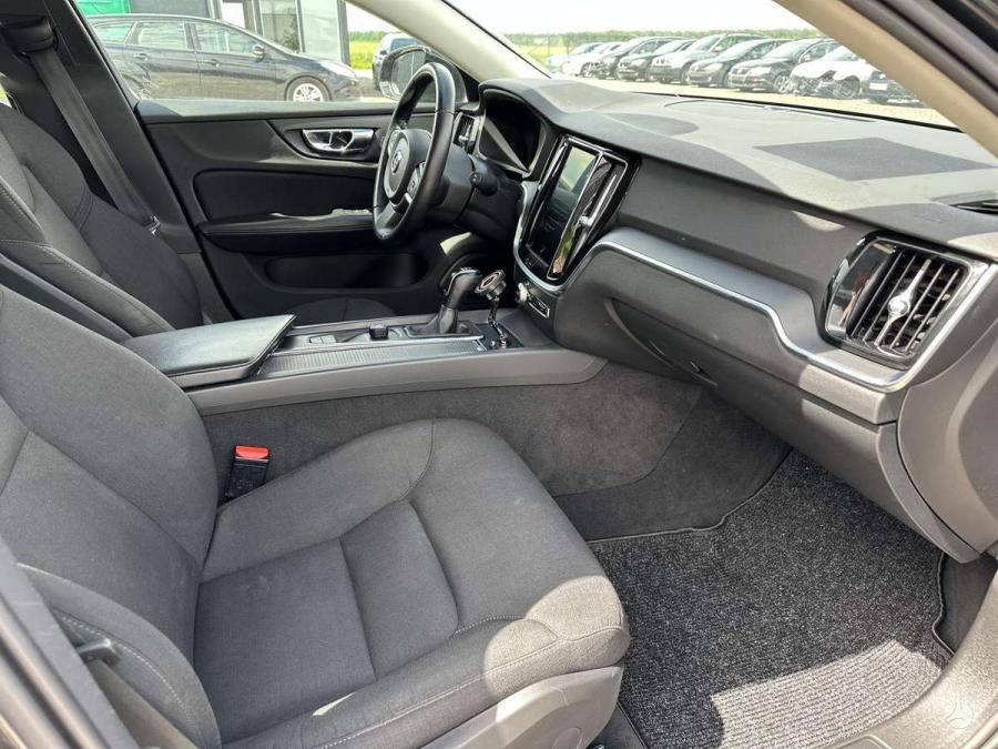Black Volvo V60 2019 in Kaunas, with an engine capacity of 1.97 L and mileage of 303 thousand km for 8800 €, photo 14 on AUTOMOTO.COM.LV