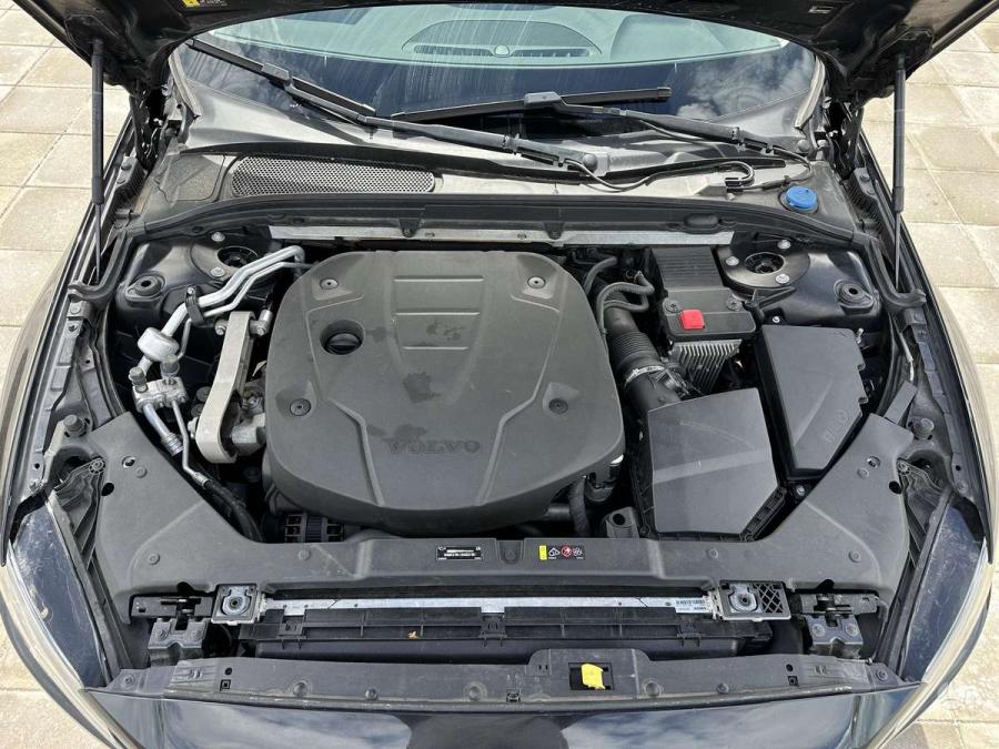 Black Volvo V60 2019 in Kaunas, with an engine capacity of 1.97 L and mileage of 303 thousand km for 8800 €, photo 16 on AUTOMOTO.COM.LV