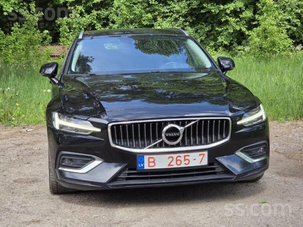 Black Volvo V60 2019 in Riga, with an engine capacity of 2.00 L and mileage of 0 thousand km for 13950 €, photo 2 on AUTOMOTO.COM.LV