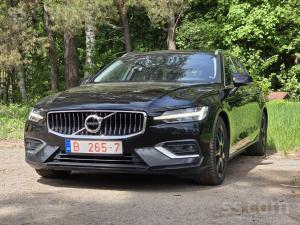 Black Volvo V60 2019 in Riga, with an engine capacity of 2.00 L and mileage of 0 thousand km for 13950 €, photo 4 on AUTOMOTO.COM.LV