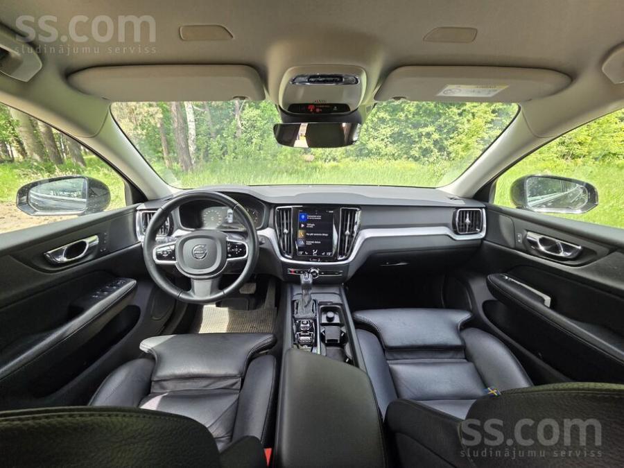 Black Volvo V60 2019 in Riga, with an engine capacity of 2.00 L and mileage of 0 thousand km for 13950 €, photo 5 on AUTOMOTO.COM.LV