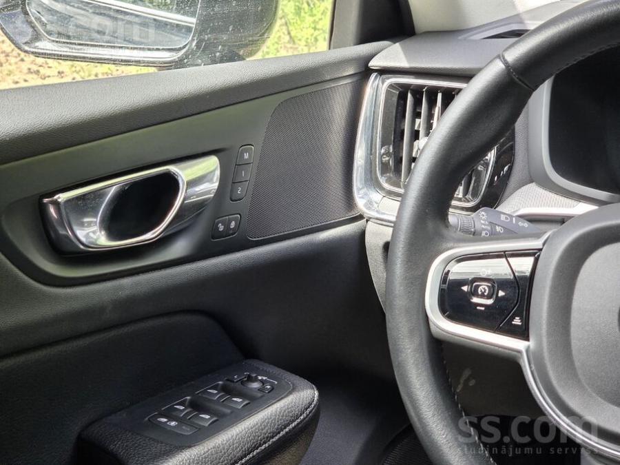 Black Volvo V60 2019 in Riga, with an engine capacity of 2.00 L and mileage of 0 thousand km for 13950 €, photo 7 on AUTOMOTO.COM.LV