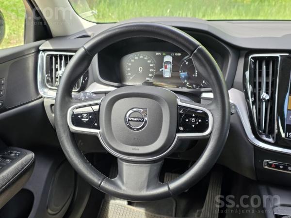 Black Volvo V60 2019 in Riga, with an engine capacity of 2.00 L and mileage of 0 thousand km for 13950 €, photo 8 on AUTOMOTO.COM.LV