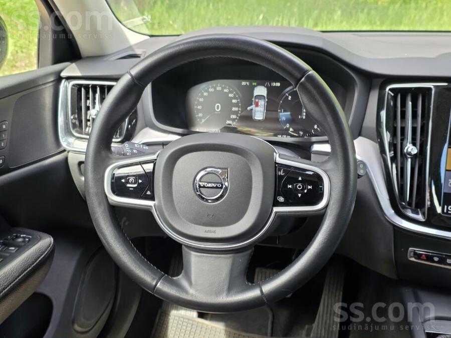 Black Volvo V60 2019 in Riga, with an engine capacity of 2.00 L and mileage of 0 thousand km for 13950 €, photo 9 on AUTOMOTO.COM.LV