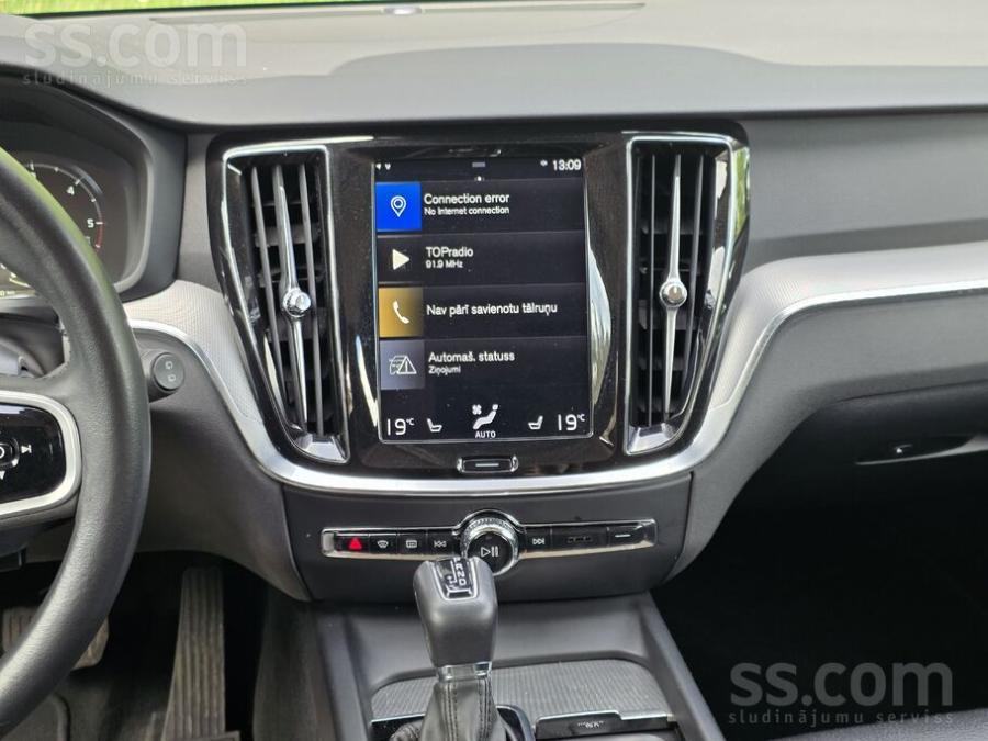 Black Volvo V60 2019 in Riga, with an engine capacity of 2.00 L and mileage of 0 thousand km for 13950 €, photo 10 on AUTOMOTO.COM.LV