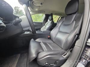Black Volvo V60 2019 in Riga, with an engine capacity of 2.00 L and mileage of 0 thousand km for 13950 €, photo 13 on AUTOMOTO.COM.LV