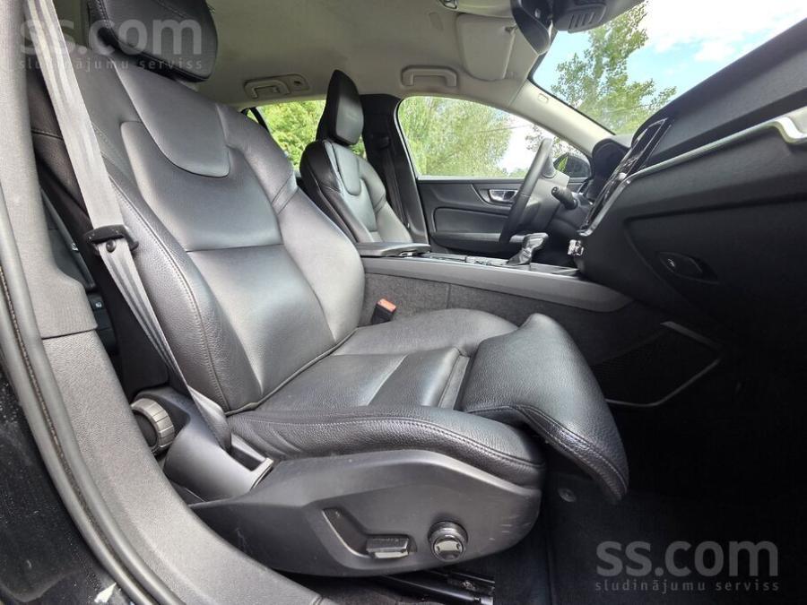 Black Volvo V60 2019 in Riga, with an engine capacity of 2.00 L and mileage of 0 thousand km for 13950 €, photo 14 on AUTOMOTO.COM.LV