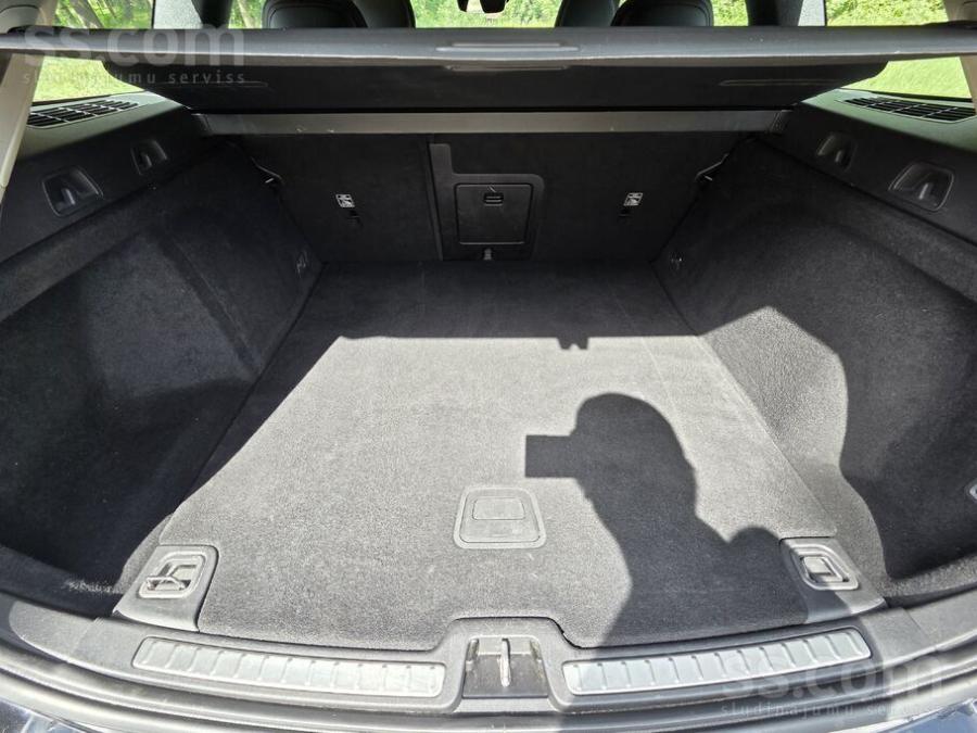 Black Volvo V60 2019 in Riga, with an engine capacity of 2.00 L and mileage of 0 thousand km for 13950 €, photo 17 on AUTOMOTO.COM.LV