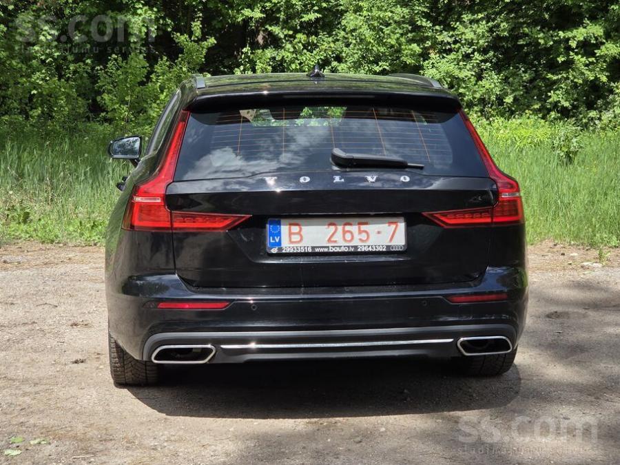 Black Volvo V60 2019 in Riga, with an engine capacity of 2.00 L and mileage of 0 thousand km for 13950 €, photo 19 on AUTOMOTO.COM.LV