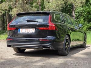 Black Volvo V60 2019 in Riga, with an engine capacity of 2.00 L and mileage of 0 thousand km for 13950 €, photo 20 on AUTOMOTO.COM.LV