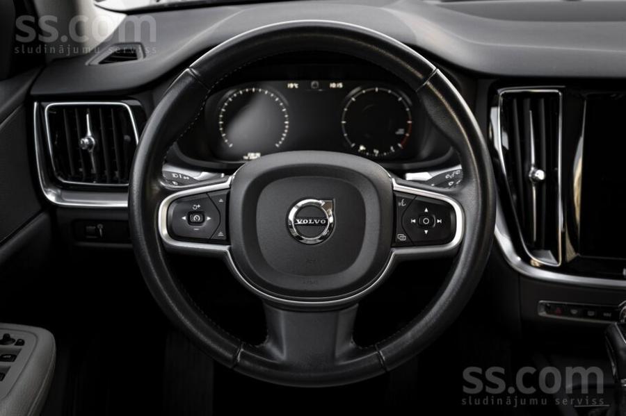 Melns Volvo V60 2019 Rīga, ar dzinēja tilpumu 2.00 L un nobraukumu 238 tūkst. km par 13990 €, foto 21 vietnē AUTOMOTO.COM.LV