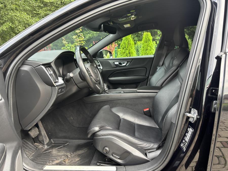 Melns Volvo V60 2019 Rīga, ar dzinēja tilpumu 2.00 L un nobraukumu 236 tūkst. km par 15300 €, foto 8 vietnē AUTOMOTO.COM.LV