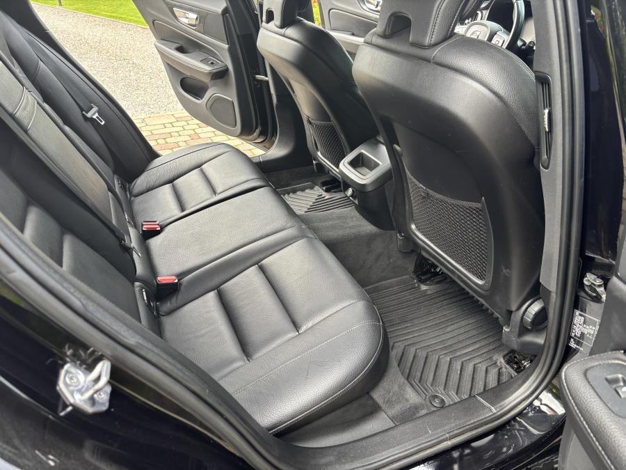 Melns Volvo V60 2019 Rīga, ar dzinēja tilpumu 2.00 L un nobraukumu 236 tūkst. km par 15300 €, foto 10 vietnē AUTOMOTO.COM.LV