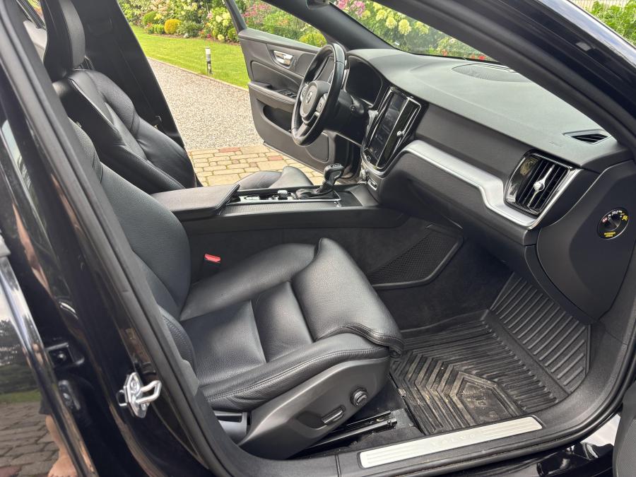 Melns Volvo V60 2019 Rīga, ar dzinēja tilpumu 2.00 L un nobraukumu 236 tūkst. km par 15300 €, foto 11 vietnē AUTOMOTO.COM.LV