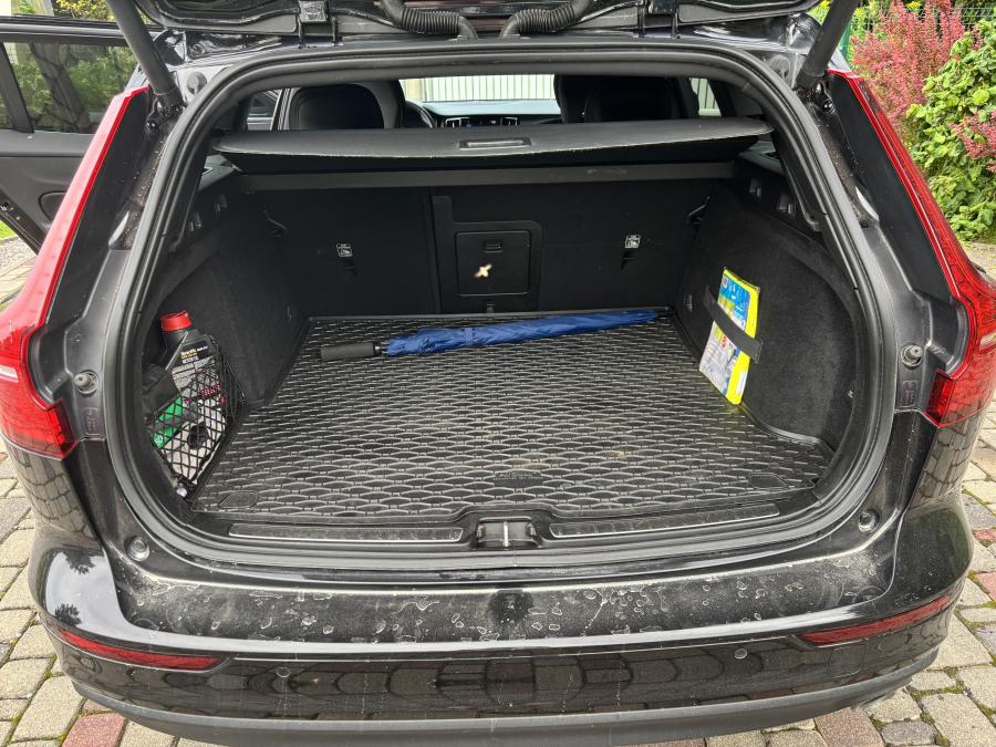Melns Volvo V60 2019 Rīga, ar dzinēja tilpumu 2.00 L un nobraukumu 236 tūkst. km par 15300 €, foto 12 vietnē AUTOMOTO.COM.LV
