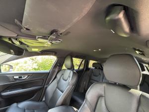 Melns Volvo V60 2019 Rīga, ar dzinēja tilpumu 2.00 L un nobraukumu 236 tūkst. km par 15300 €, foto 22 vietnē AUTOMOTO.COM.LV