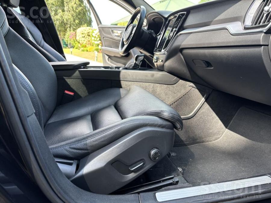 Melns Volvo V60 2019 Rīga, ar dzinēja tilpumu 2.00 L un nobraukumu 236 tūkst. km par 15300 €, foto 10 vietnē AUTOMOTO.COM.LV