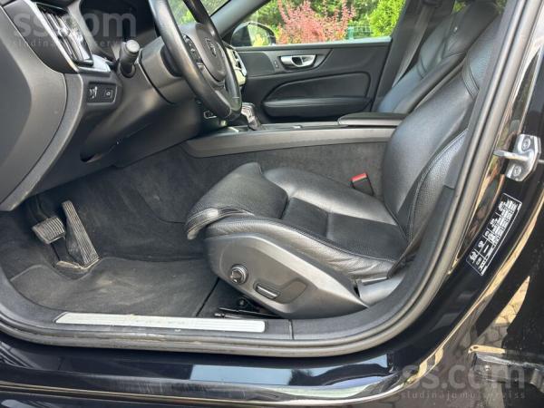 Melns Volvo V60 2019 Rīga, ar dzinēja tilpumu 2.00 L un nobraukumu 236 tūkst. km par 15300 €, foto 10 vietnē AUTOMOTO.COM.LV