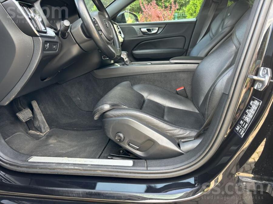 Melns Volvo V60 2019 Rīga, ar dzinēja tilpumu 2.00 L un nobraukumu 236 tūkst. km par 15300 €, foto 11 vietnē AUTOMOTO.COM.LV