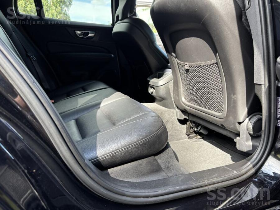 Melns Volvo V60 2019 Rīga, ar dzinēja tilpumu 2.00 L un nobraukumu 236 tūkst. km par 15300 €, foto 13 vietnē AUTOMOTO.COM.LV