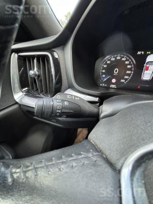 Melns Volvo V60 2019 Rīga, ar dzinēja tilpumu 2.00 L un nobraukumu 236 tūkst. km par 15300 €, foto 16 vietnē AUTOMOTO.COM.LV