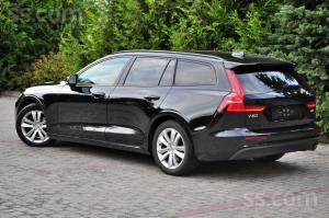 Black Volvo V60 2019 in Tukums, with an engine capacity of 2.00 L and mileage of 303 thousand km for 11700 €, photo 5 on AUTOMOTO.COM.LV