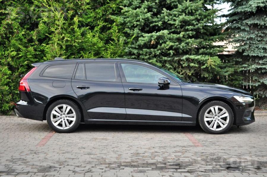 Black Volvo V60 2019 in Tukums, with an engine capacity of 2.00 L and mileage of 303 thousand km for 11700 €, photo 6 on AUTOMOTO.COM.LV