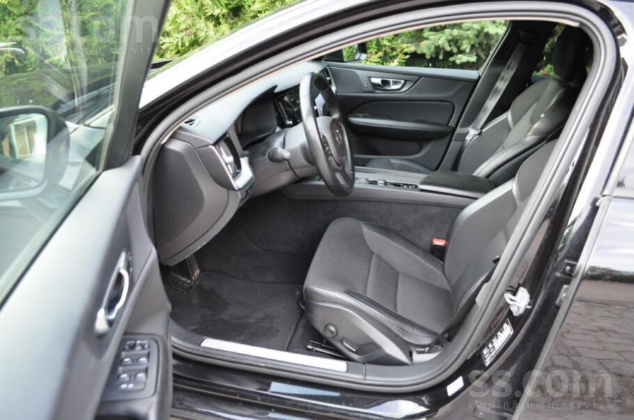 Black Volvo V60 2019 in Tukums, with an engine capacity of 2.00 L and mileage of 303 thousand km for 11700 €, photo 7 on AUTOMOTO.COM.LV