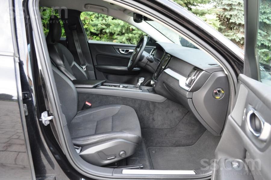Black Volvo V60 2019 in Tukums, with an engine capacity of 2.00 L and mileage of 303 thousand km for 11700 €, photo 8 on AUTOMOTO.COM.LV