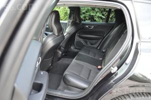 Black Volvo V60 2019 in Tukums, with an engine capacity of 2.00 L and mileage of 303 thousand km for 11700 €, photo 9 on AUTOMOTO.COM.LV